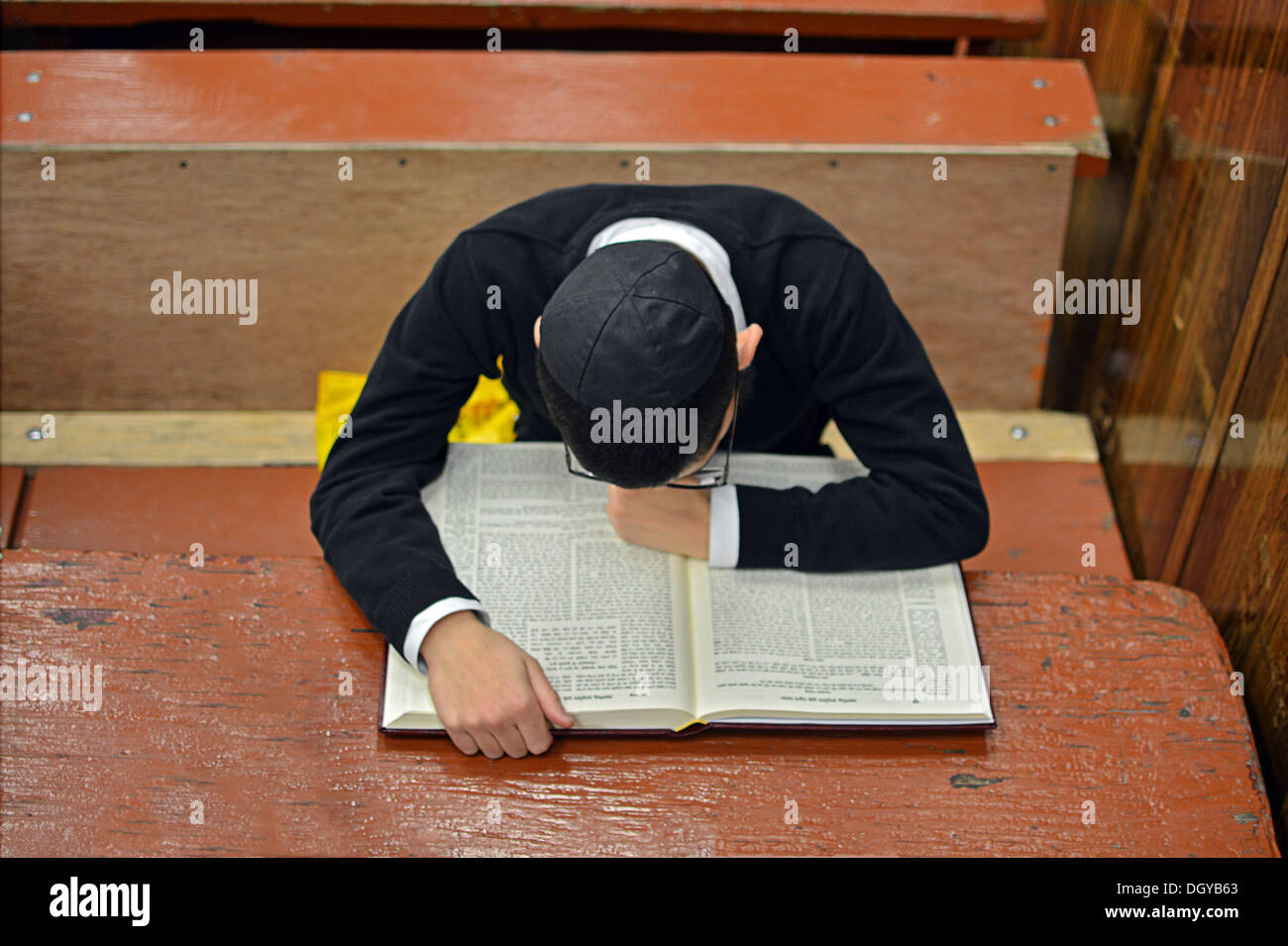 Lubavitch Hassidic student studying Talmud at their headquarters and ...