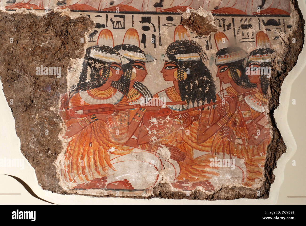 5613. FEMALE MUSICIANS, WALL PAINTING, TUTHMOSIS IV. 1420 - 1375 B.C ...