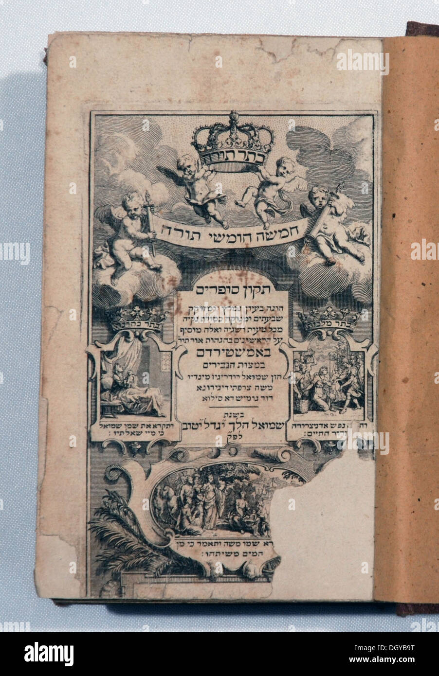 Hebrew bible hi-res stock photography and images - Alamy