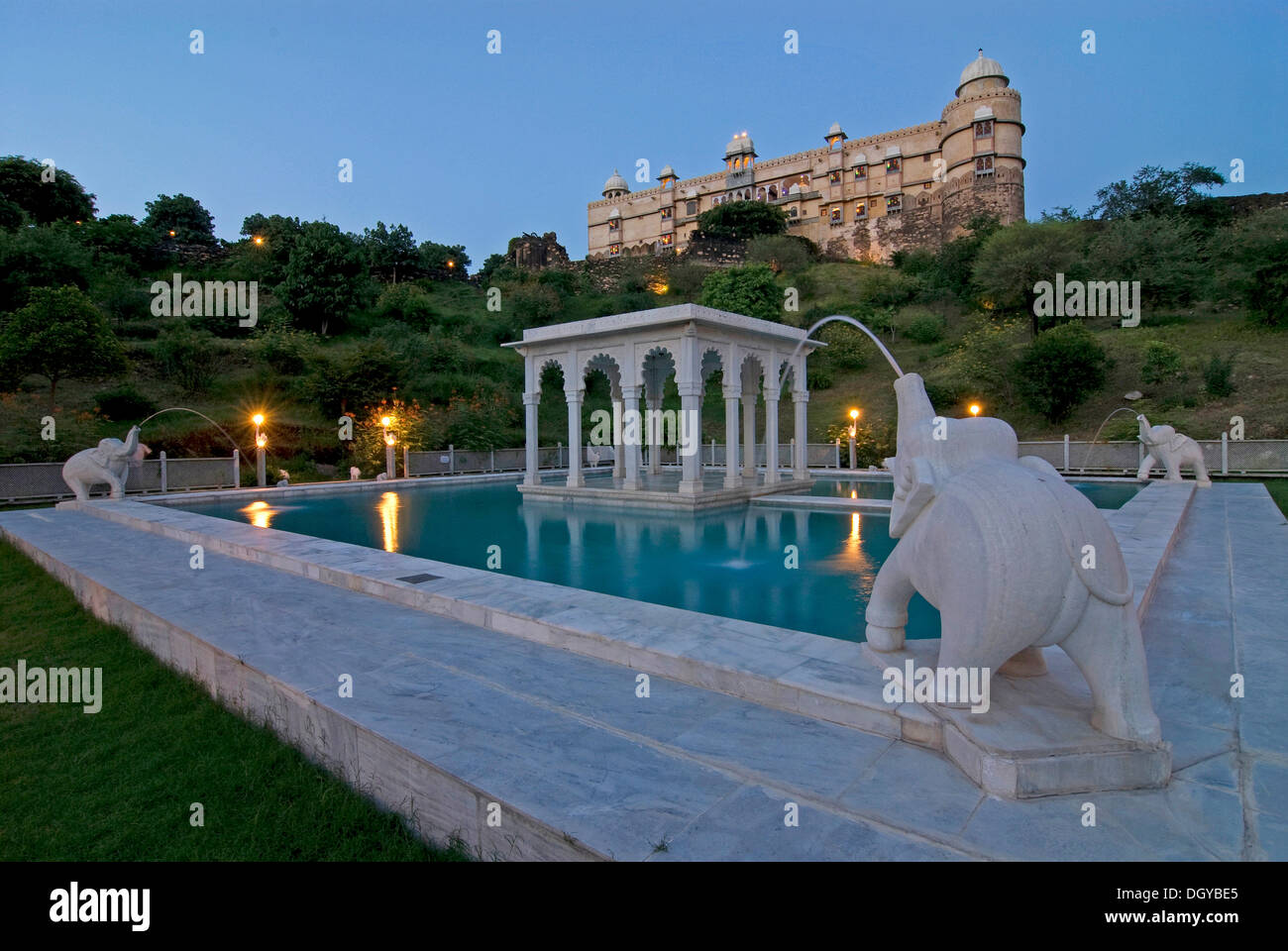 Swimming pool, Karni Fort Bambora Palace Hotel, Rajasthan, India Stock ...