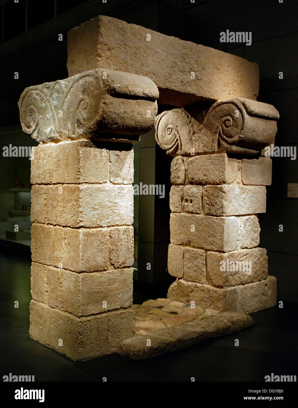 5709. HAZOR - RECONSTRUCTION OF THE ROYAL GATE WITH PROTO-AEOLIC ...