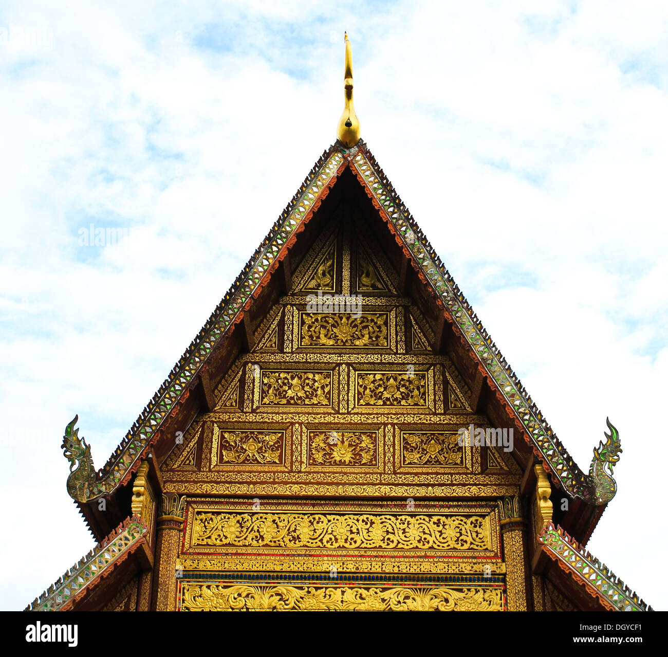 Ornate thai temple roof hi-res stock photography and images - Alamy