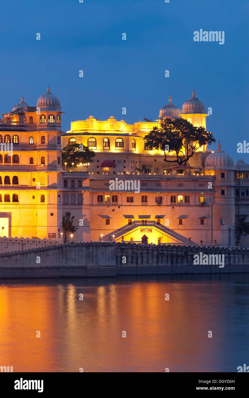 City Palace, Maharana of Udaipur, Lake Pichola, Udaipur, Rajasthan ...