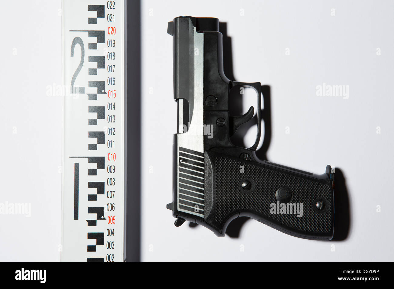 Horizontal ruler hi-res stock photography and images - Alamy