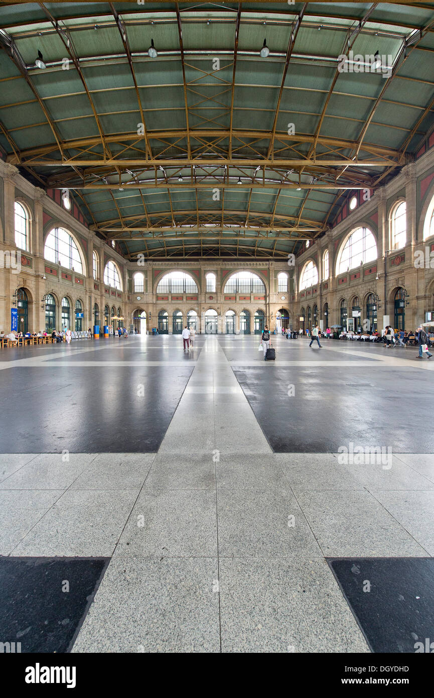 Concourse of the central railway station, Zurich, Canton of Zurich ...