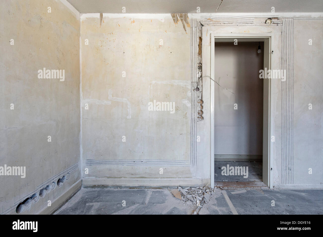 Electrical wiring in walls hi-res stock photography and images - Alamy