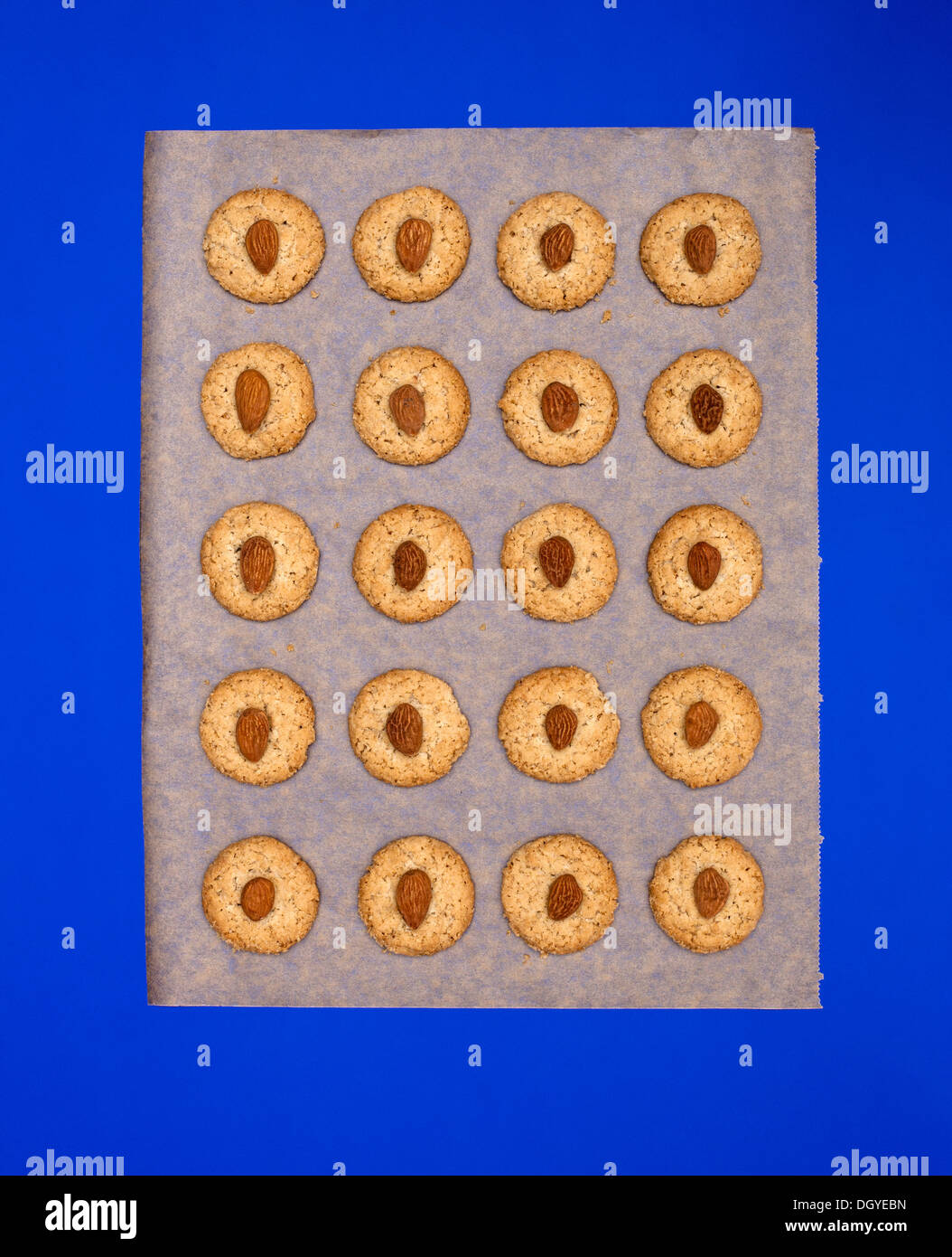 Almond biscuits hi-res stock photography and images - Alamy