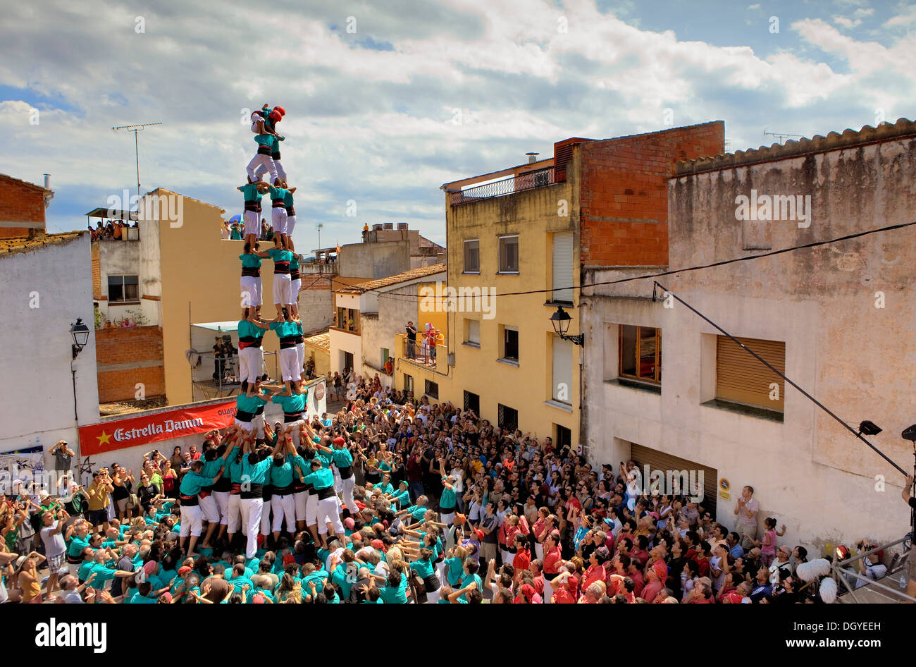 Human castles hi-res stock photography and images - Alamy