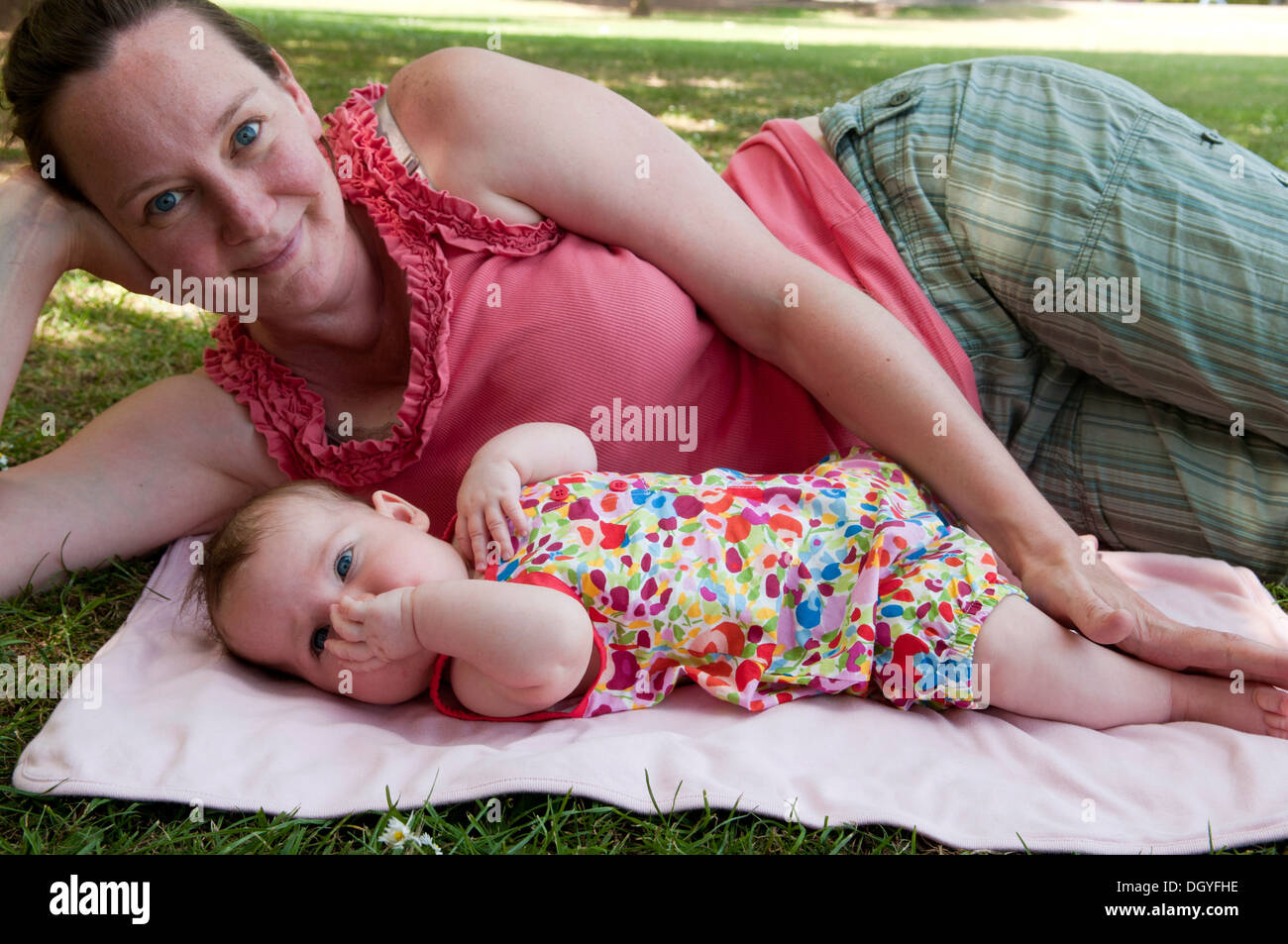 Mother cuddling her baby girl outside in the garden Stock Photo - Alamy