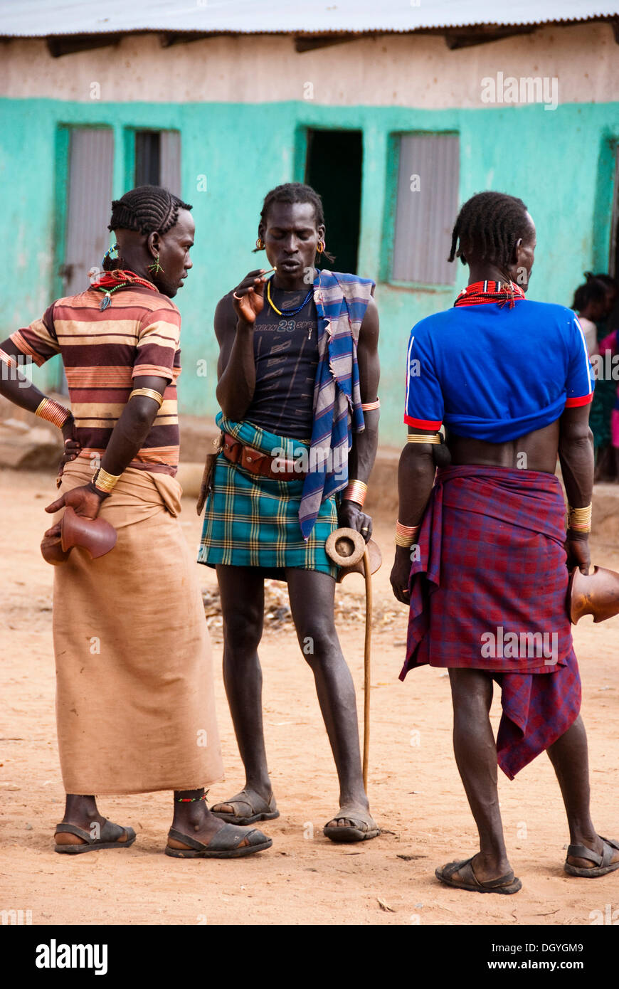 Hamer people at the Market in Turmi, Lower Omo Valley, South Ethiopia ...