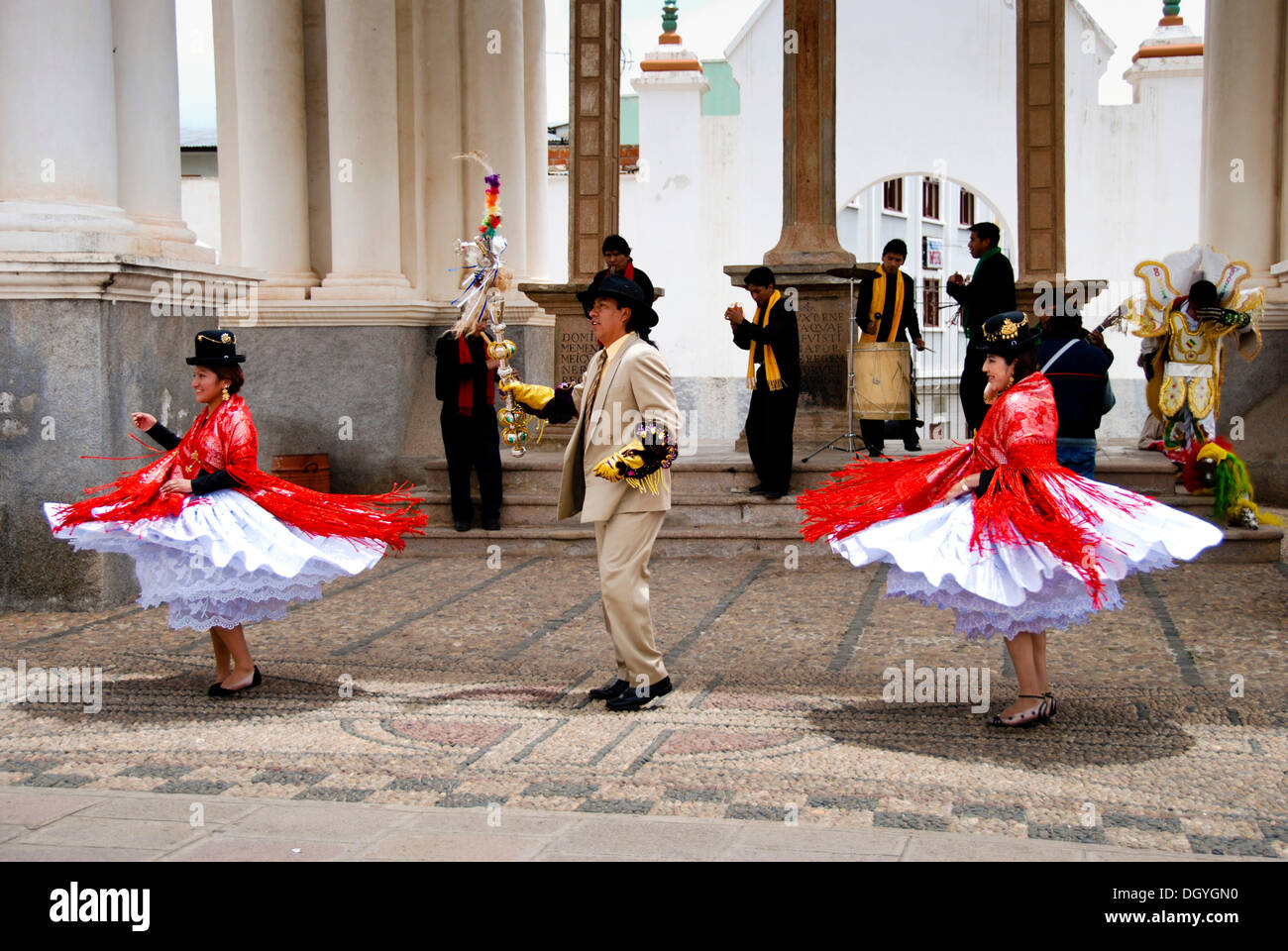Traditional costumes south america hi-res stock photography and images ...