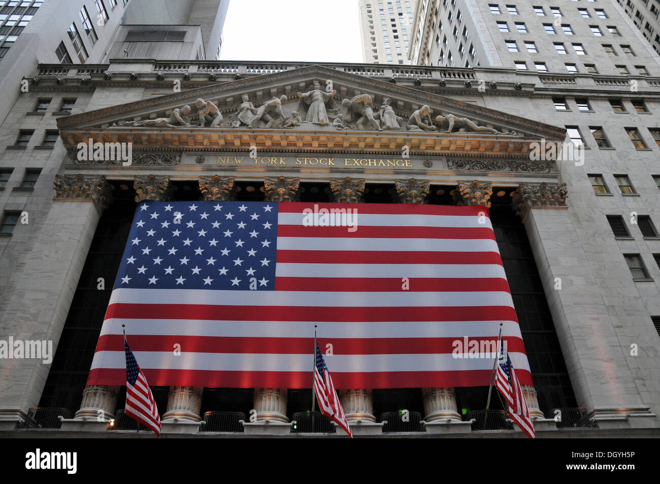 Stock market and exchange photos hi-res stock photography and images ...