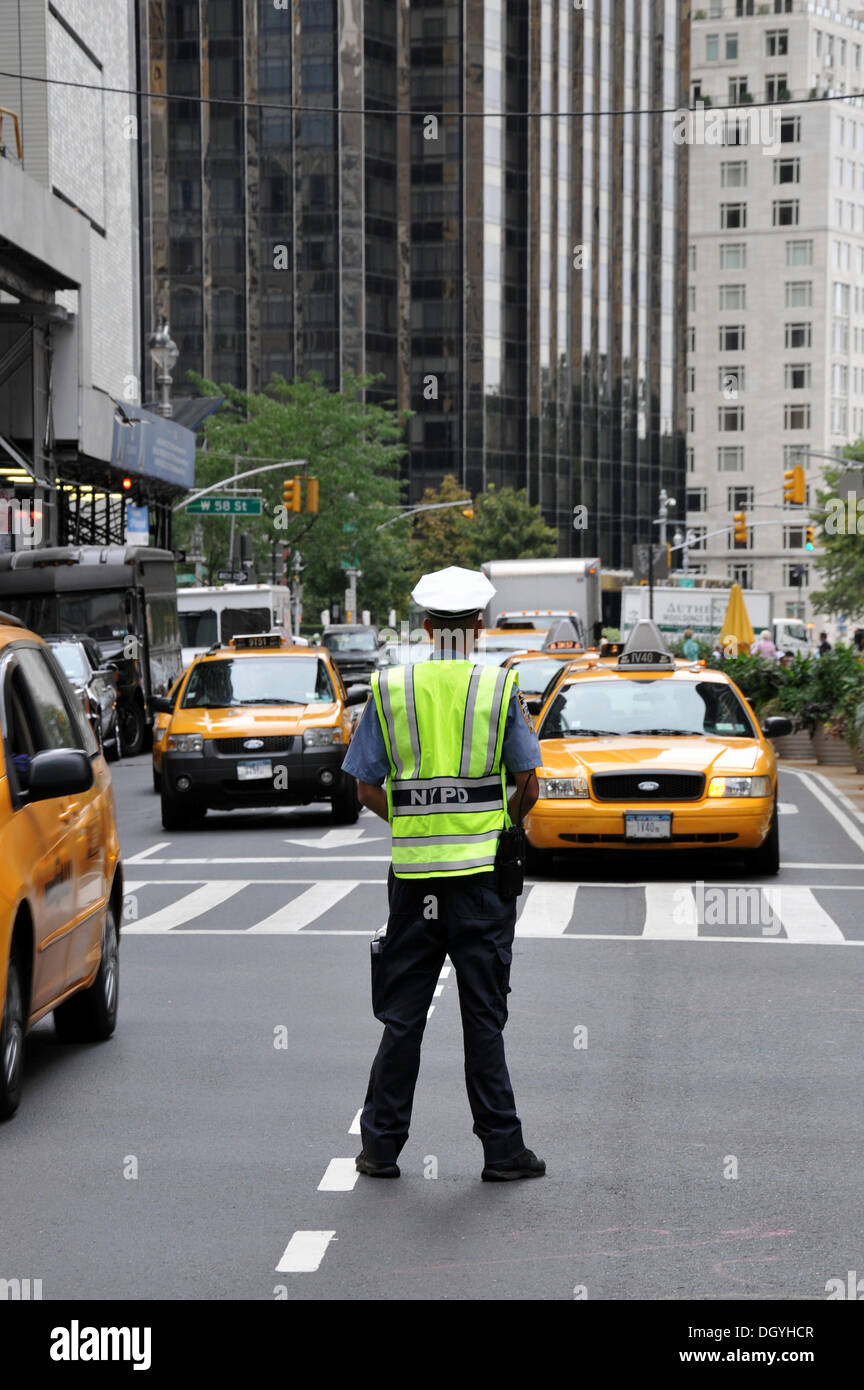 Policewomen new york city usa hi-res stock photography and images - Alamy