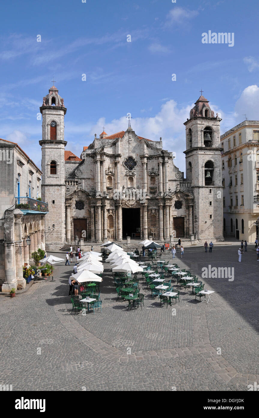Cathedral of Havana on Plaza de la Catedral square in Havana, historic ...
