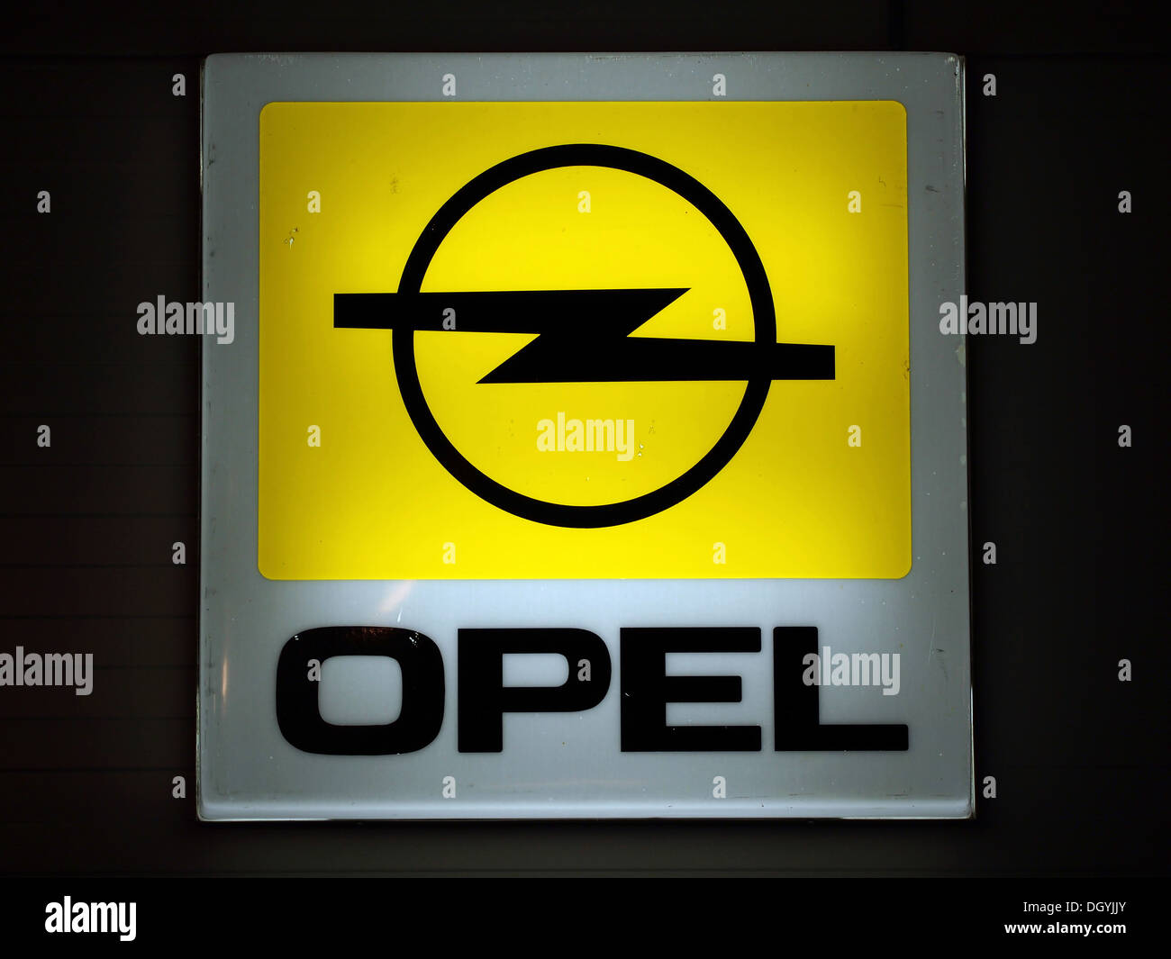 Car signs advertising vintage hi-res stock photography and images - Alamy