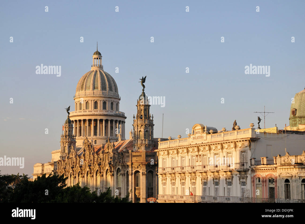 Early morning, National Capitol Building, Opera, Plaza Central square ...