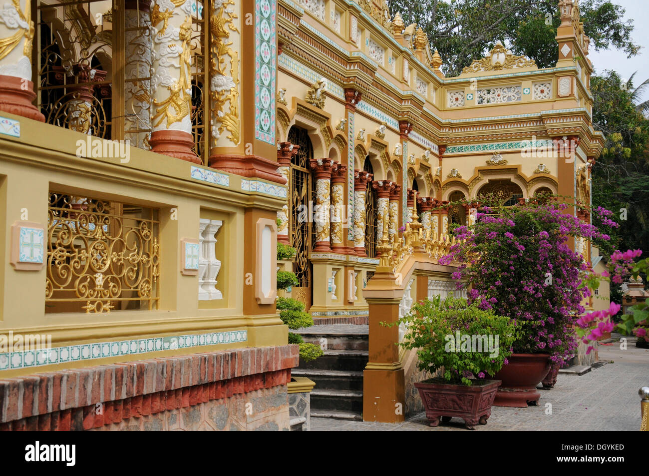 Vinh trang pagoda hi-res stock photography and images - Alamy