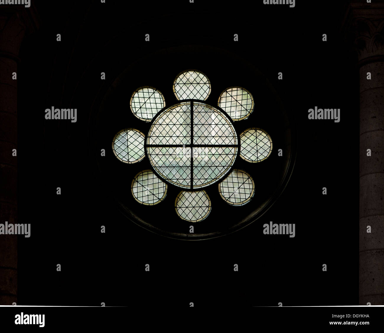 Laon gothic cathedral interior hi-res stock photography and images - Alamy