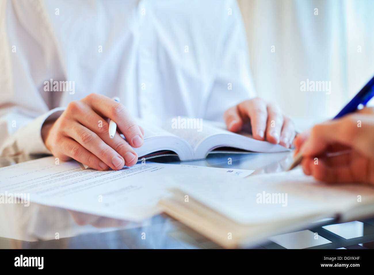 Team work hi-res stock photography and images - Alamy
