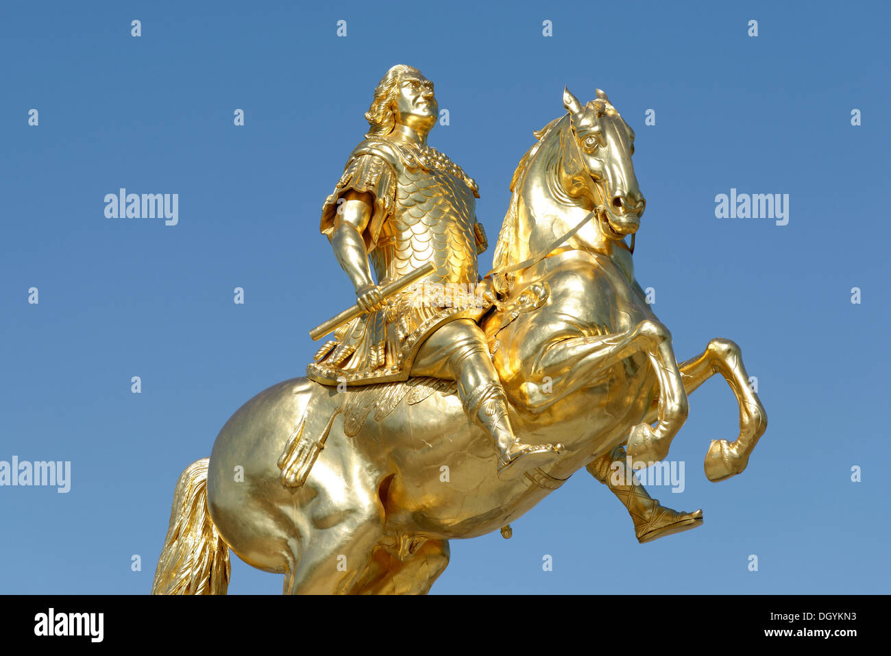 Statue golden horse hi-res stock photography and images - Alamy