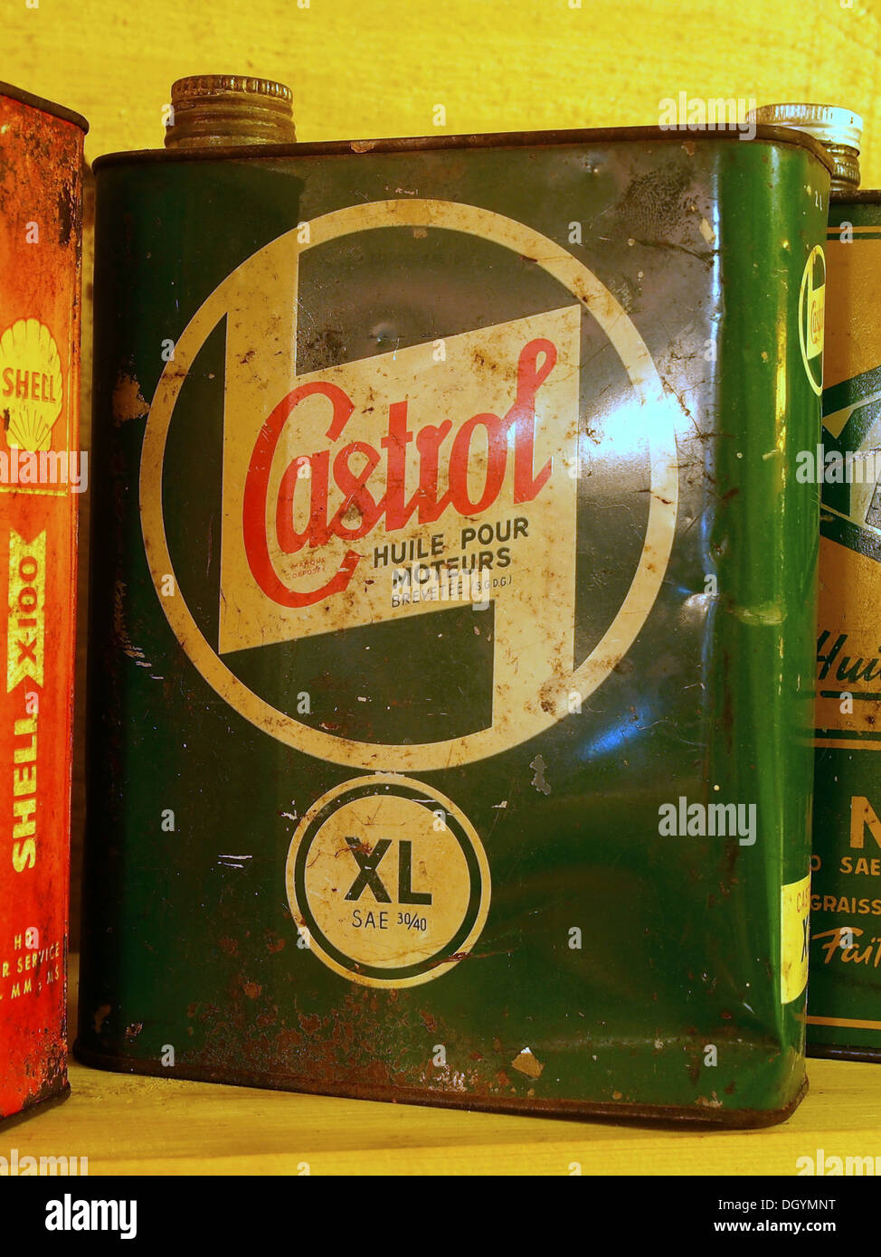 Castrol products hi-res stock photography and images - Alamy