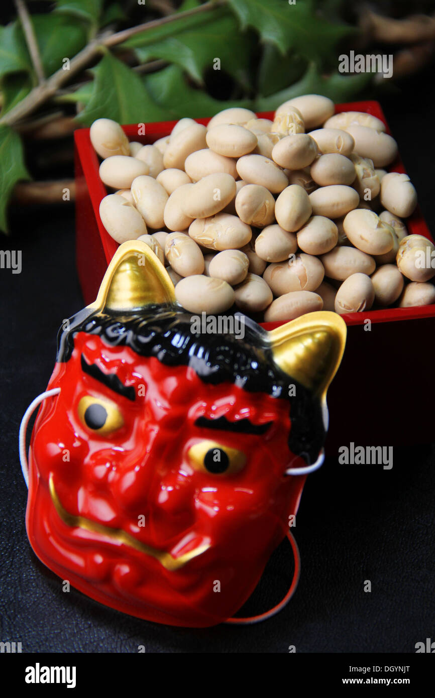 Setsubun bean throwing hi-res stock photography and images - Alamy