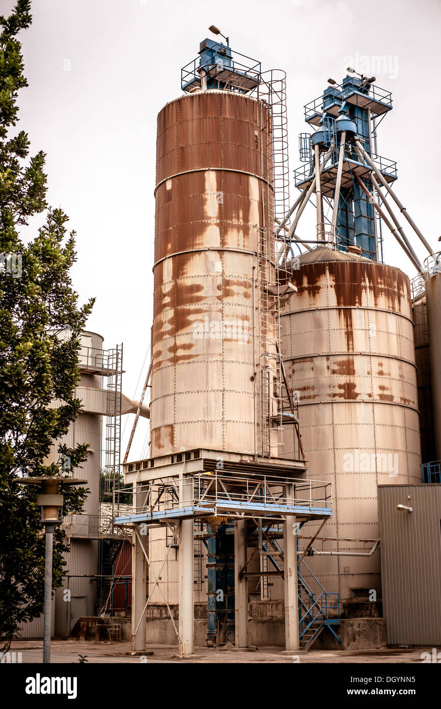 Industrial silos in old rusty hi-res stock photography and images - Alamy