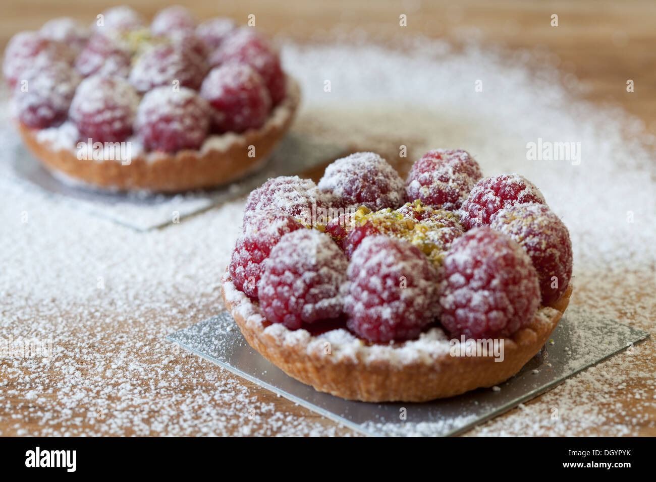 Raspberry almond tart hi-res stock photography and images - Alamy
