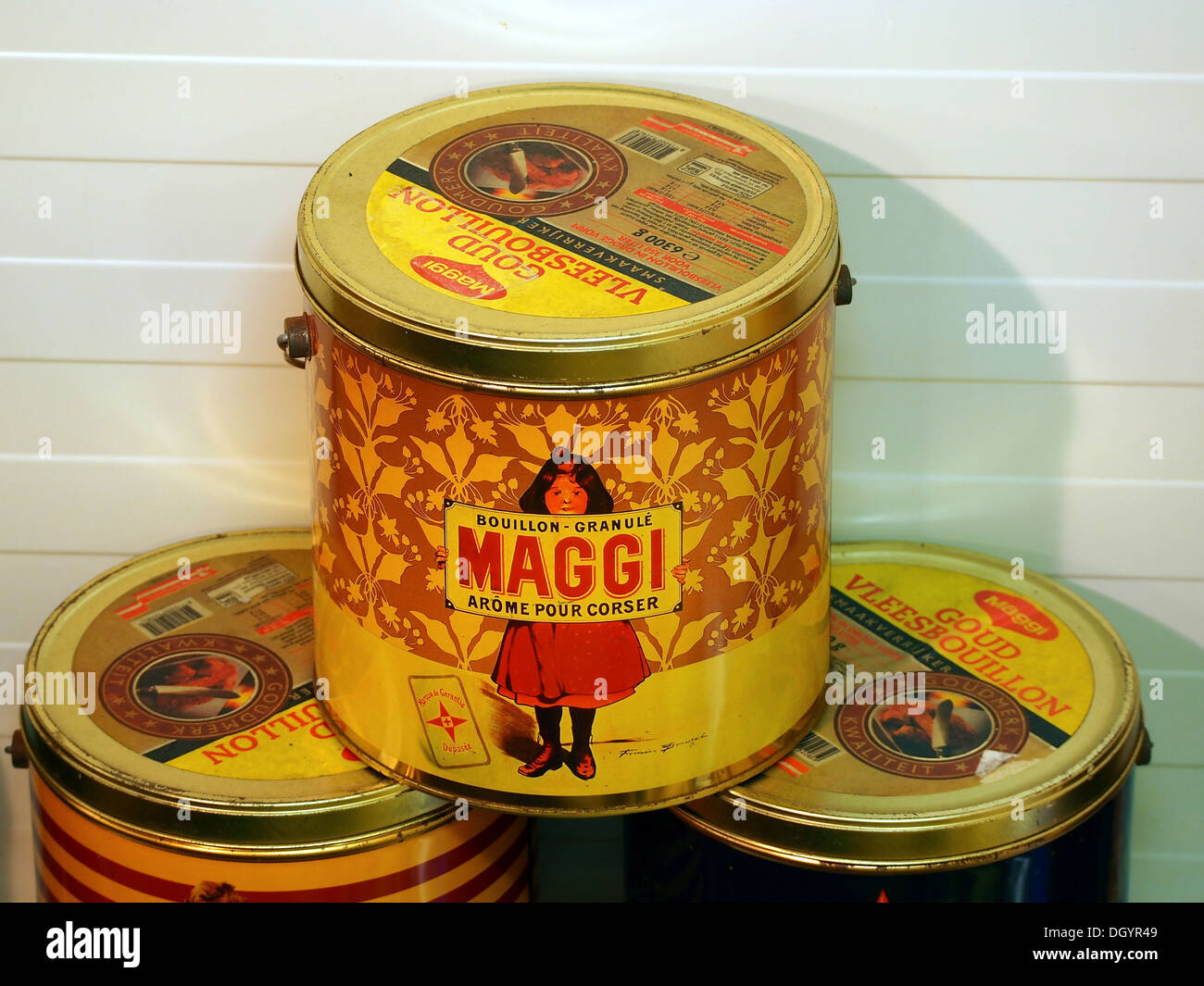 The Maggi Goud Vleesbouillon tin is a vintage packaging of the Maggi ...