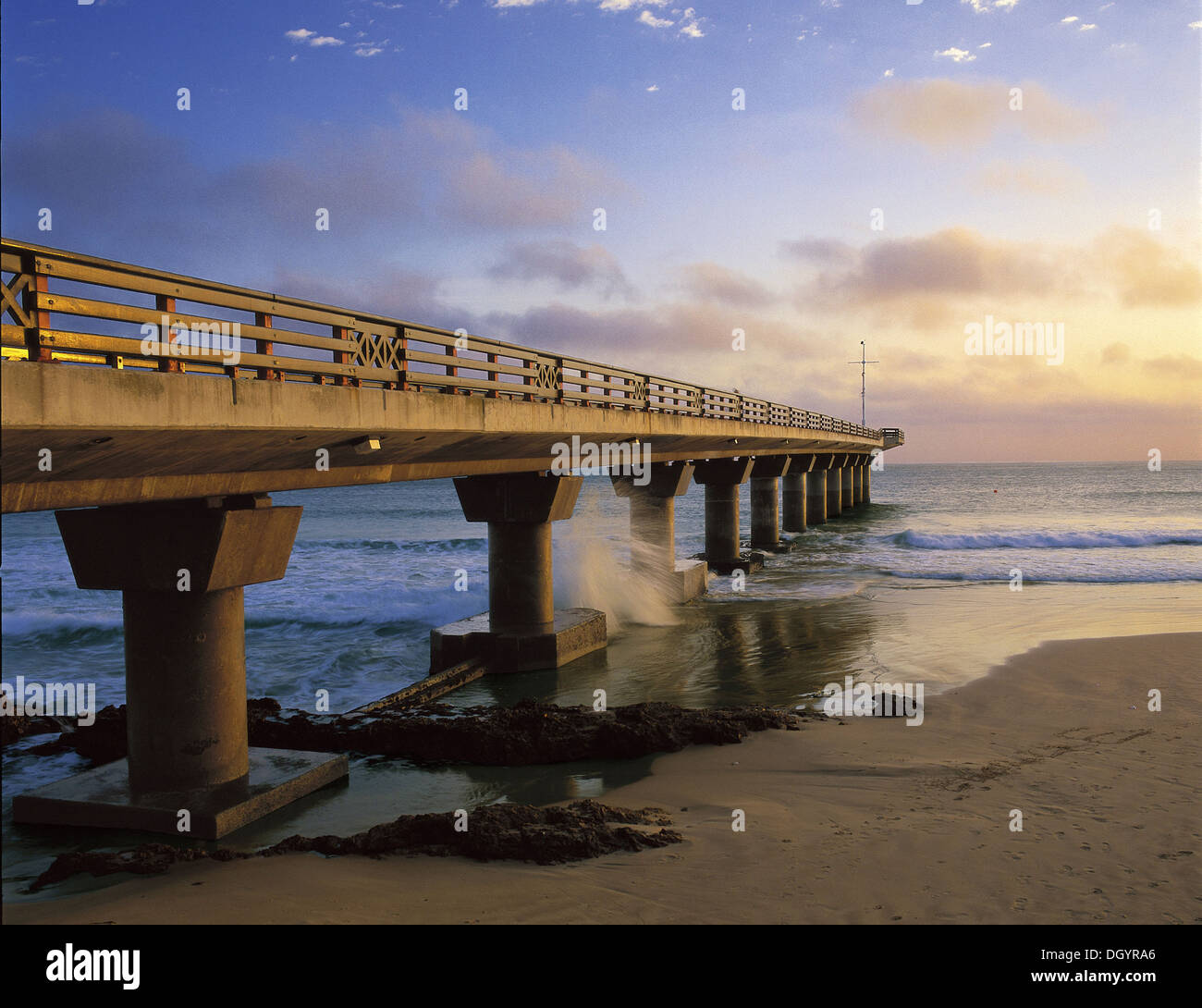 Shark rock pier hi-res stock photography and images - Alamy