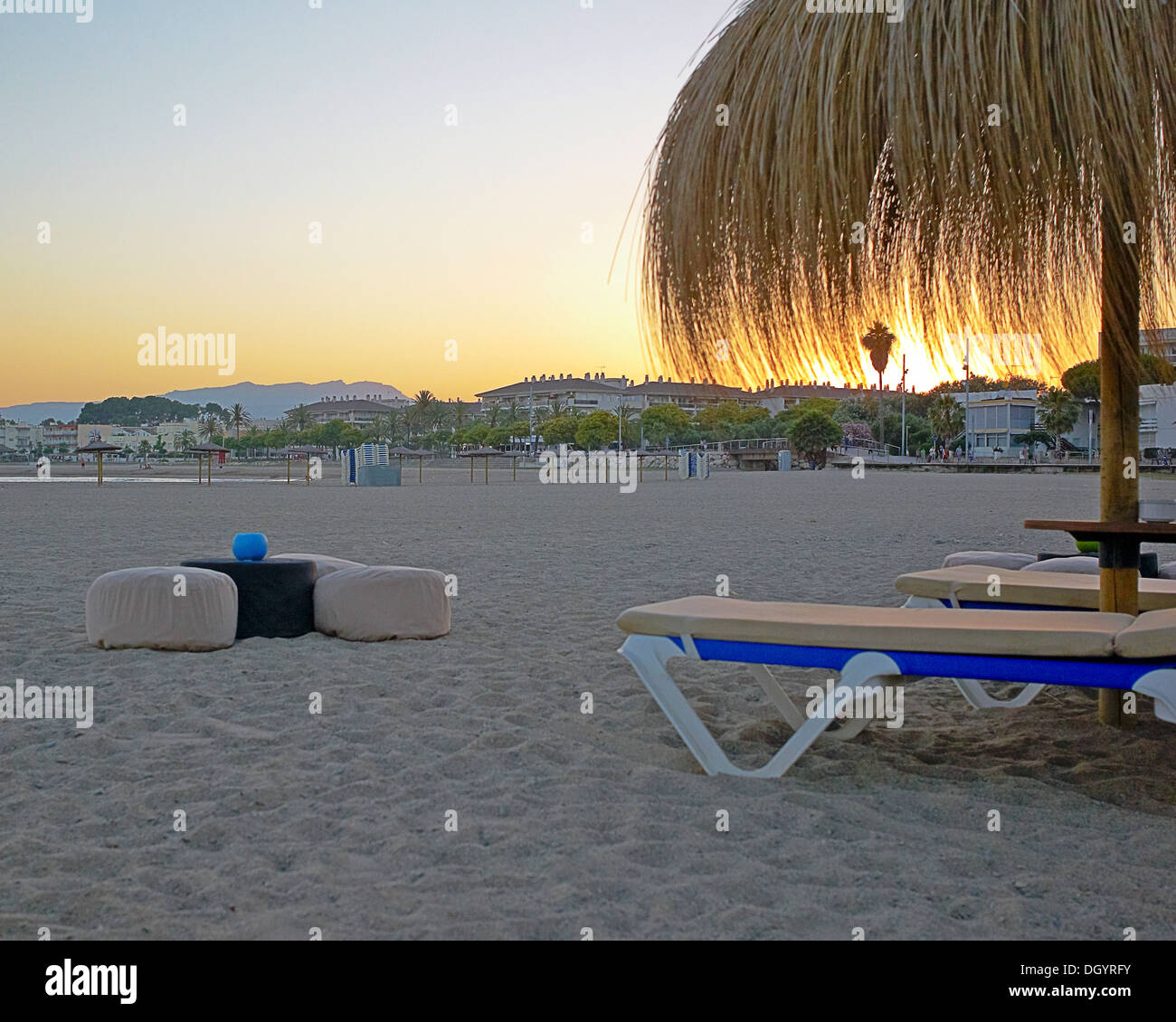 Chill beach hi-res stock photography and images - Alamy