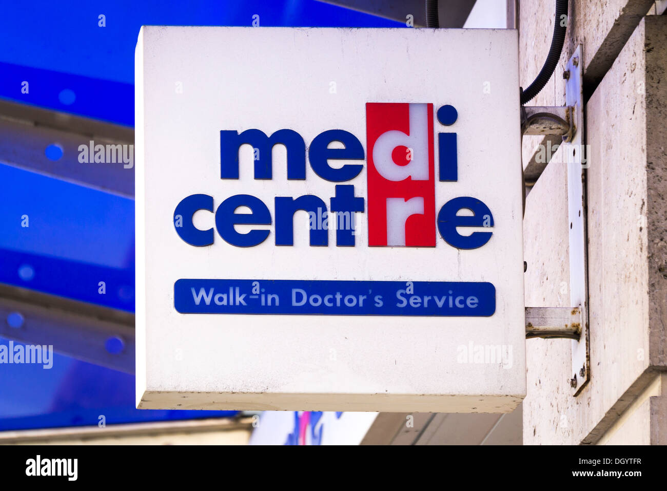 Medi centre Walk In Doctors Service Stock Photo - Alamy