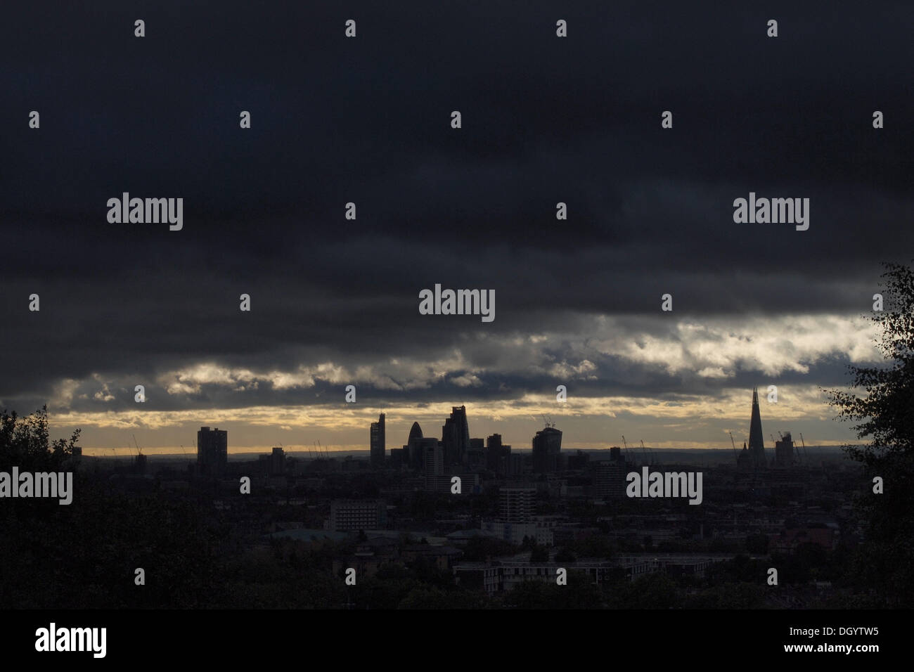 London stormy skyline hi-res stock photography and images - Alamy