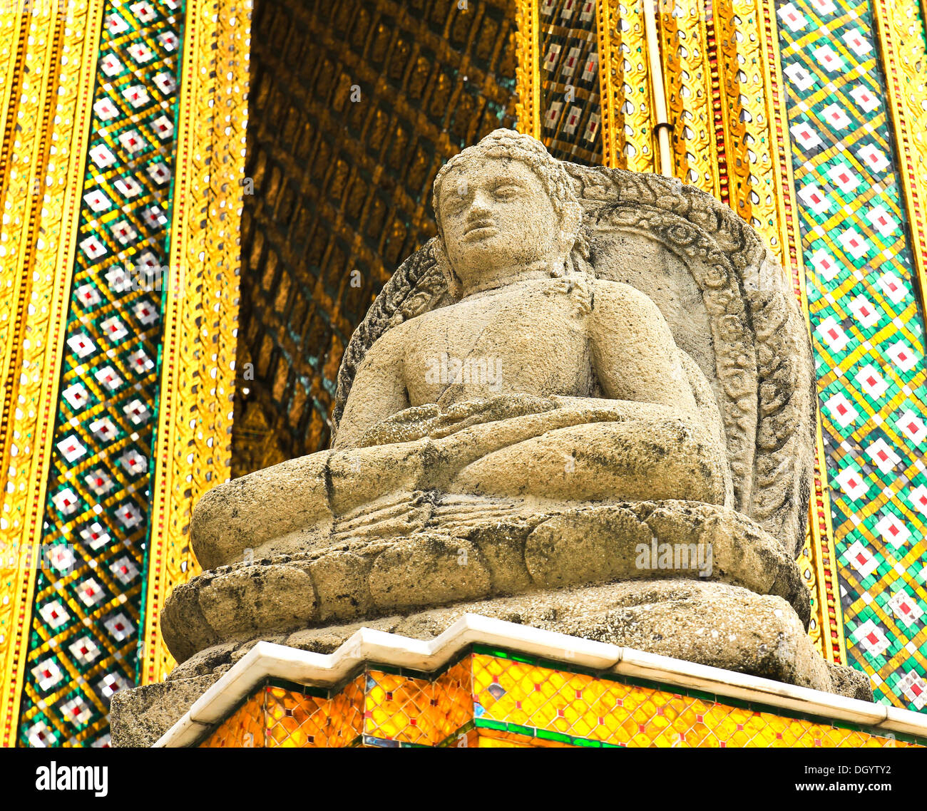 Bangkok thailand sculpture hi-res stock photography and images - Alamy