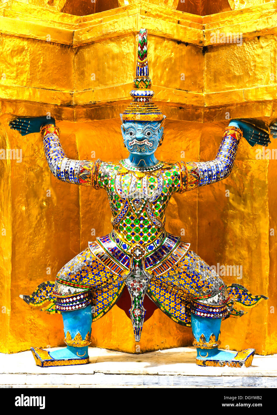 Giant statue hi-res stock photography and images - Alamy