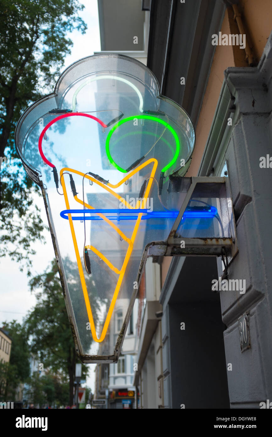 Italian ice cream sign hi-res stock photography and images - Alamy