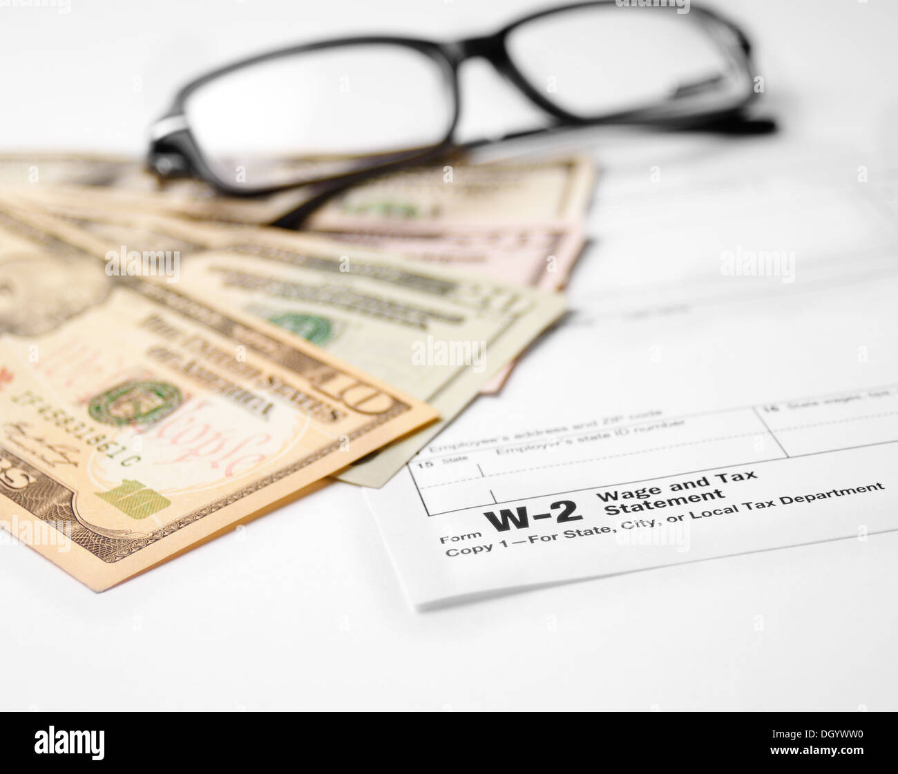 W 2 form hi-res stock photography and images - Alamy