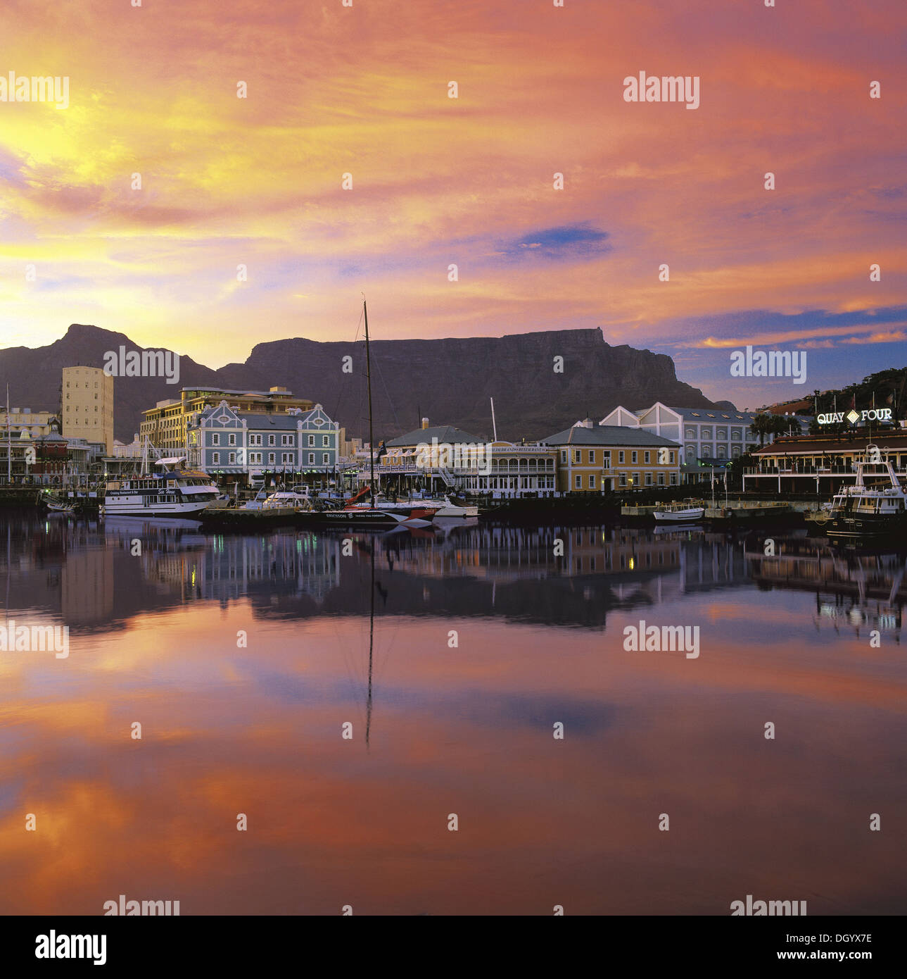 Victoria and Alfred Waterfront at sunrise Stock Photo - Alamy