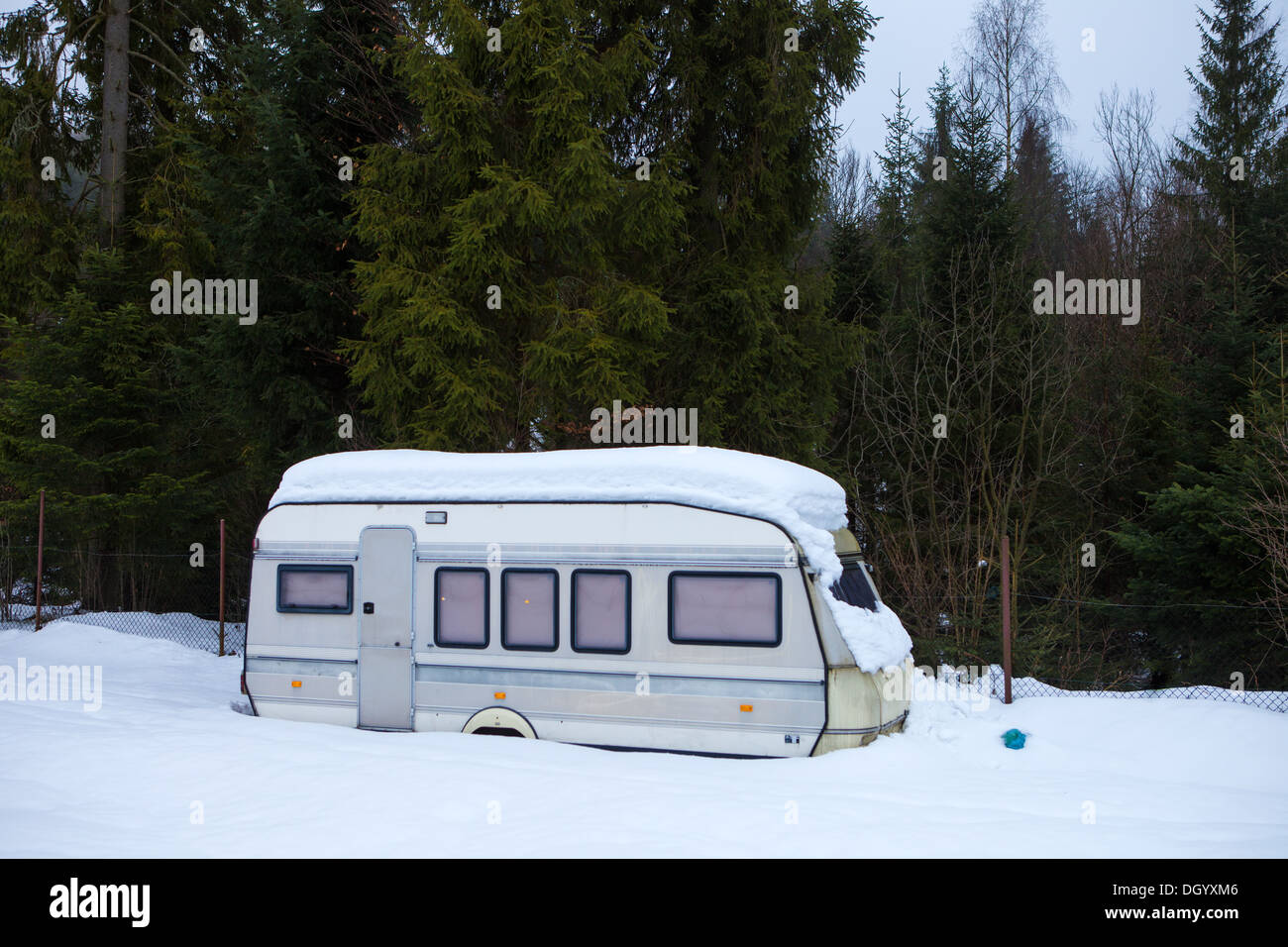 Camper trailer covered with snow Stock Photo - Alamy