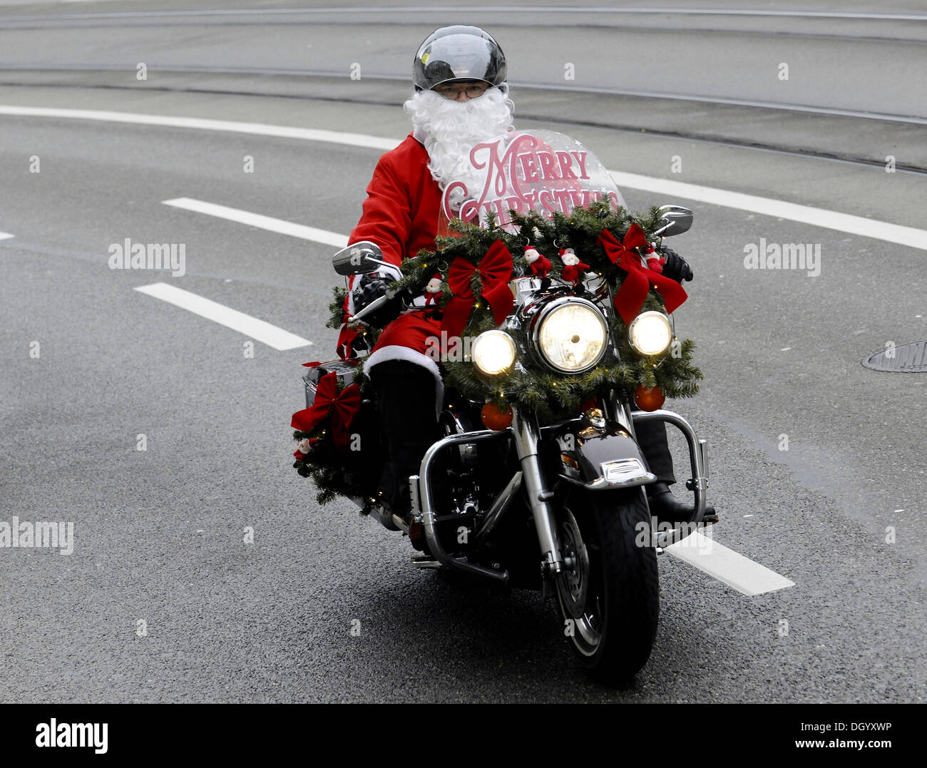 Biker santa hi-res stock photography and images - Alamy
