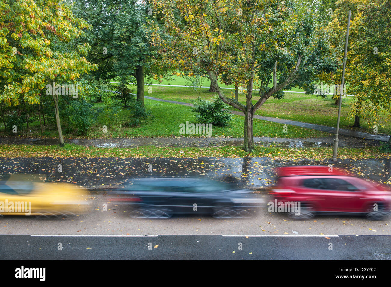 Cars driving close hi-res stock photography and images - Alamy