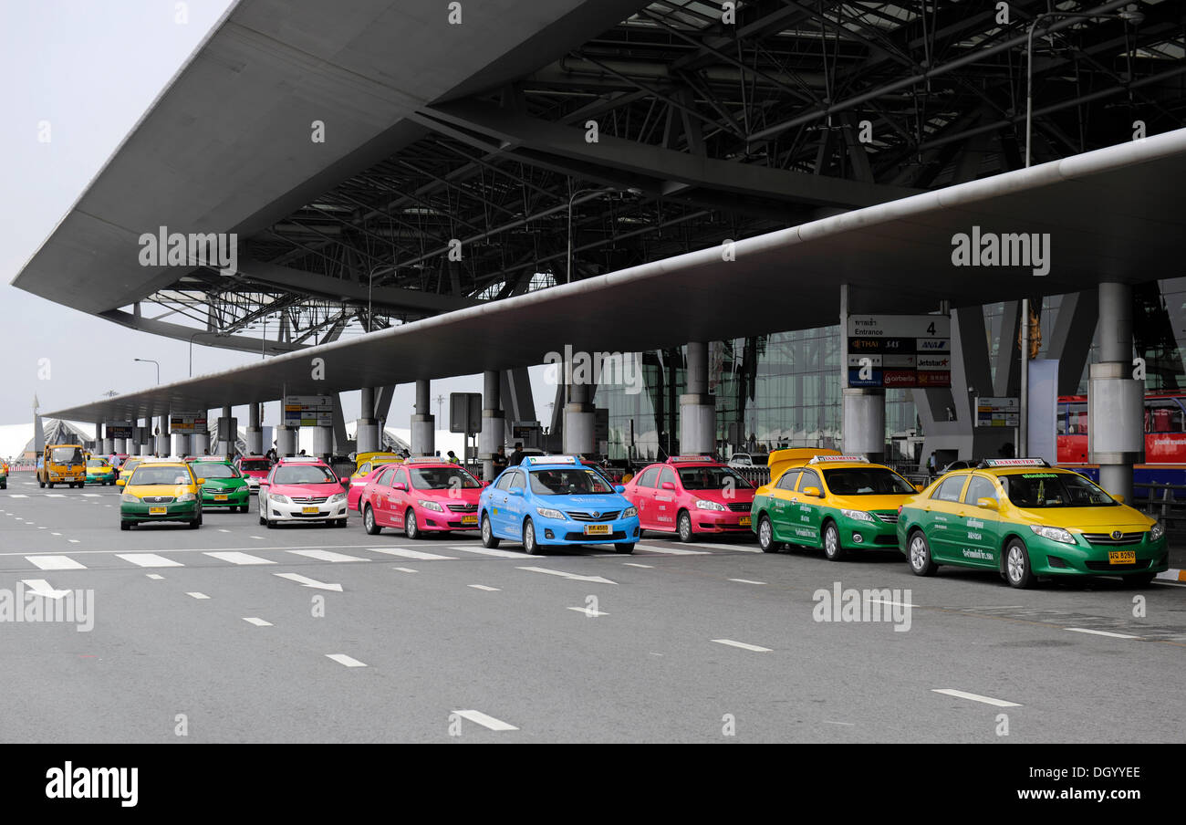 Colourful taxis hi-res stock photography and images - Alamy