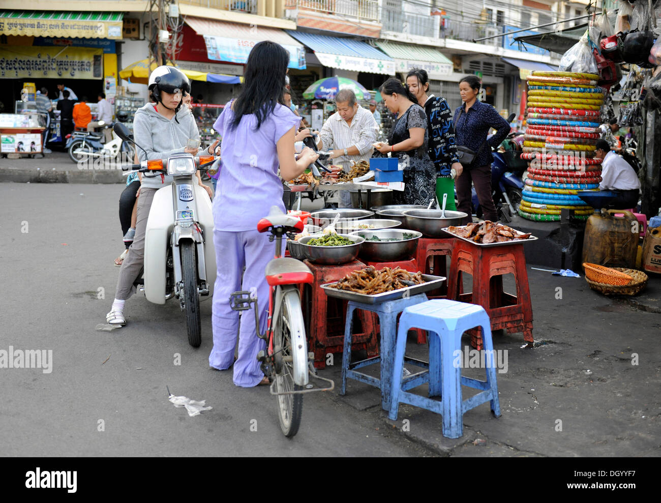 Women of cambodia phnom penh hi-res stock photography and images - Alamy