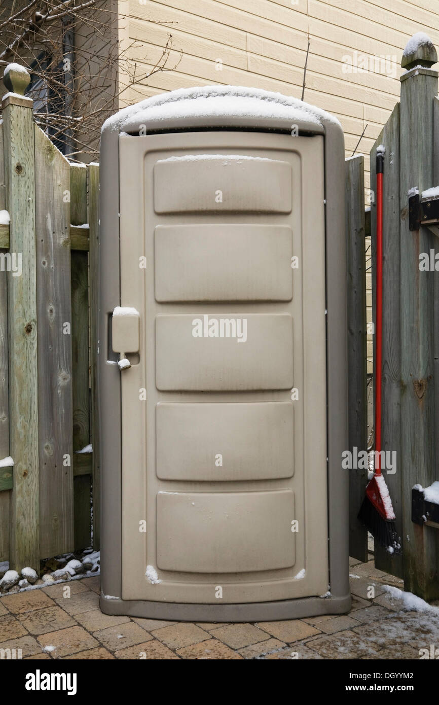 Garden sheds in winter hi-res stock photography and images - Alamy