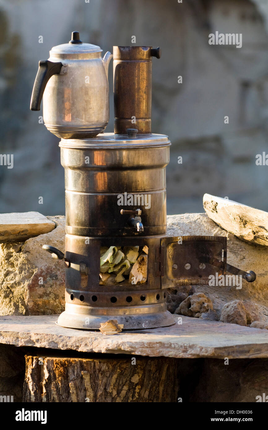 Cooking vessels hi-res stock photography and images - Alamy