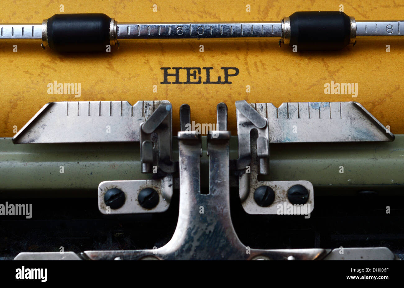 Help text on typewriter Stock Photo - Alamy