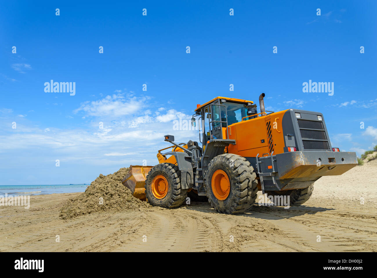 Bulldozer mud hi-res stock photography and images - Alamy