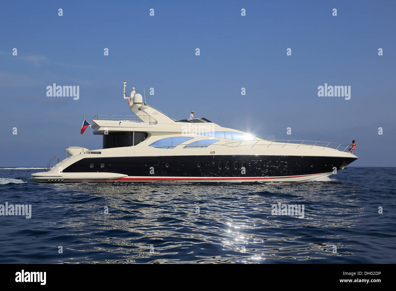 Leonardo II, a cruiser built by Azimut, type of boat: Leonardo 98 ...