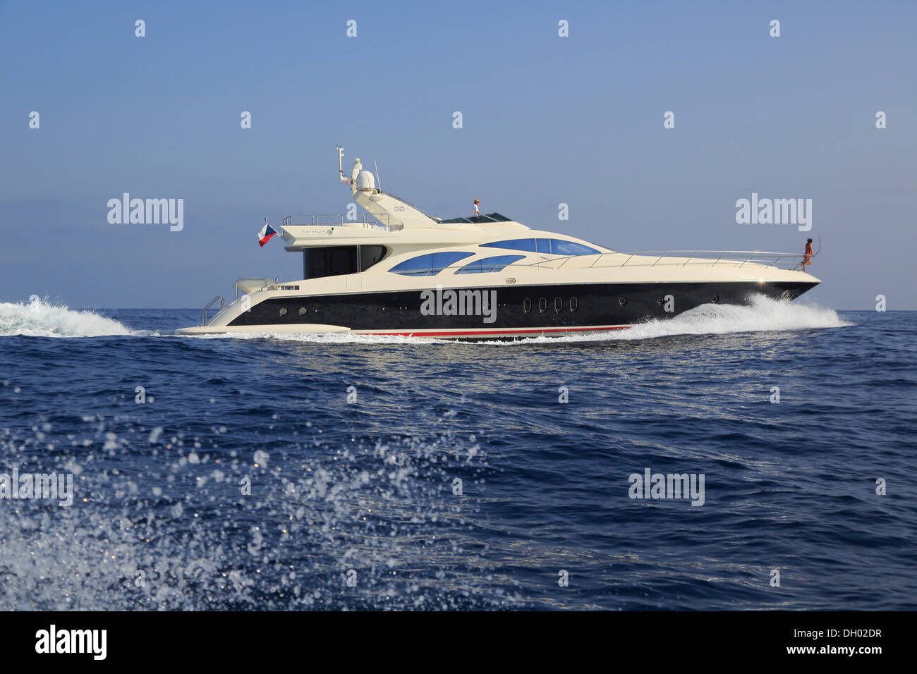 Leonardo II, a cruiser built by Azimut, type of boat: Leonardo 98 ...