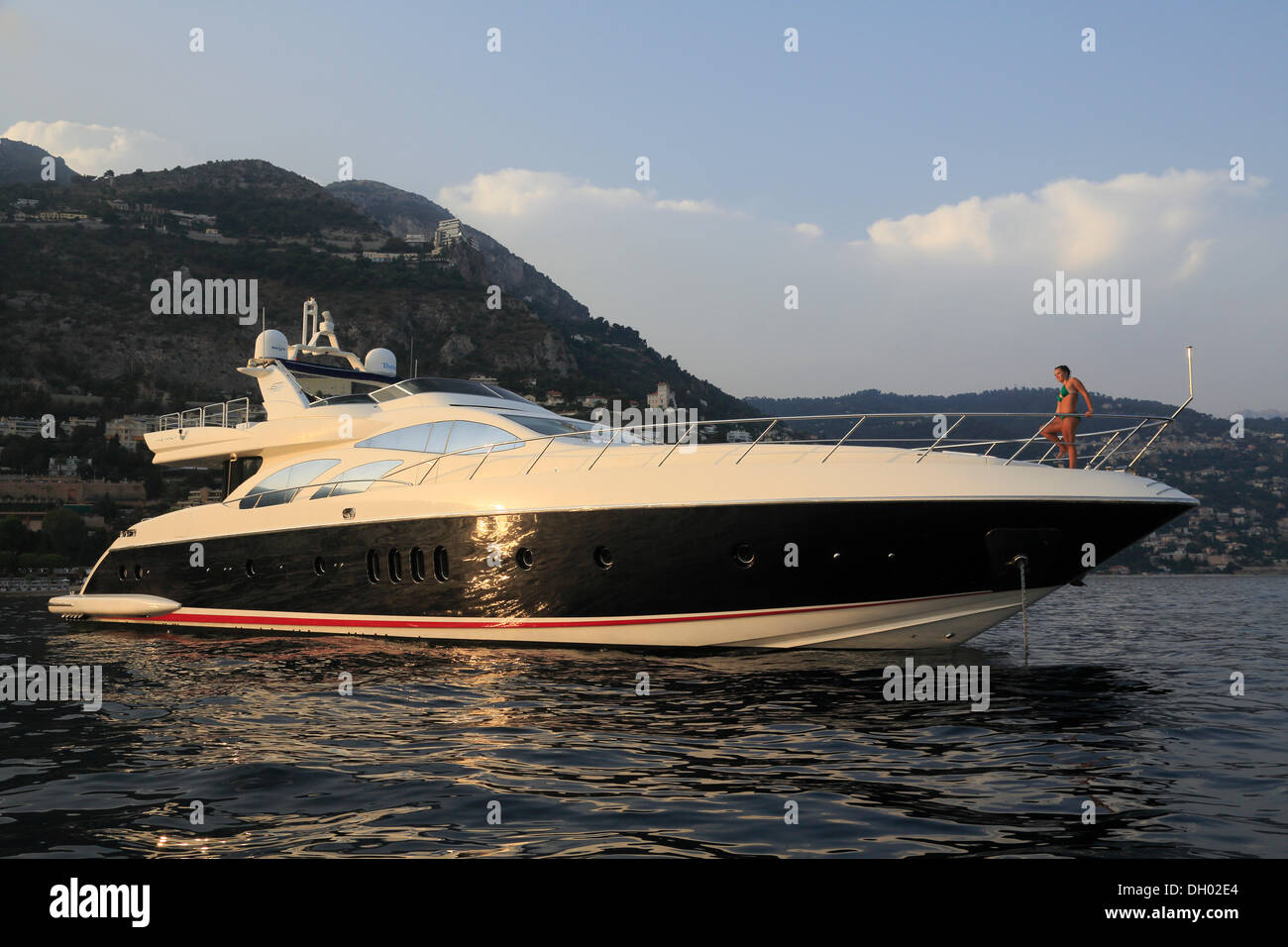 Leonardo II, a cruiser built by Azimut, type of boat: Leonardo 98 ...